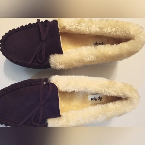 Floopi | Shoes | Floopi Faux Suede And Fur Mocosin Slippers Sz | Poshmark